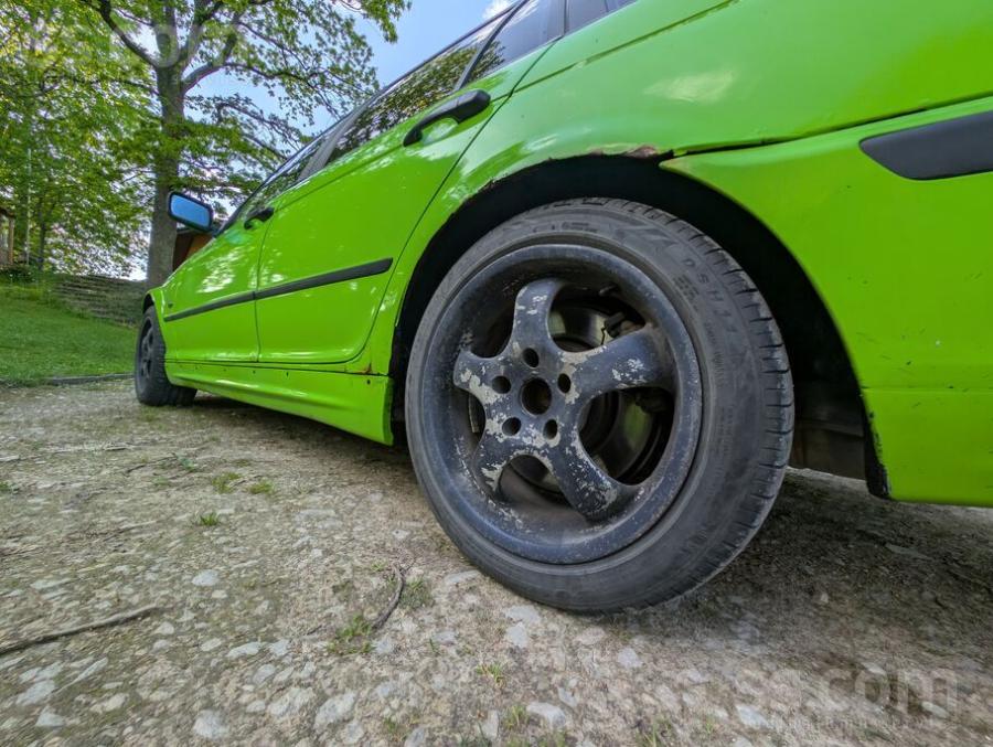Green BMW 330 2000 in Riga, with an engine capacity of 3.00 L and mileage of 436 thousand km for 1800 €, photo 9 on AUTOMOTO.COM.LV