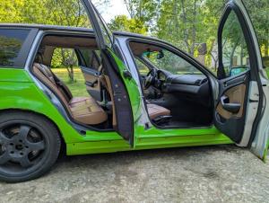 Green BMW 330 2000 in Riga, with an engine capacity of 3.00 L and mileage of 436 thousand km for 1800 €, photo 14 on AUTOMOTO.COM.LV