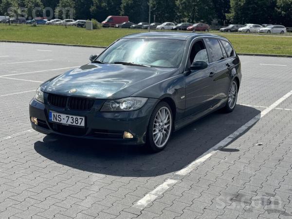 Green BMW 330 2005 in Riga, with an engine capacity of 3.00 L and mileage of 396 thousand km for 3750 €, photo 1 on AUTOMOTO.COM.LV