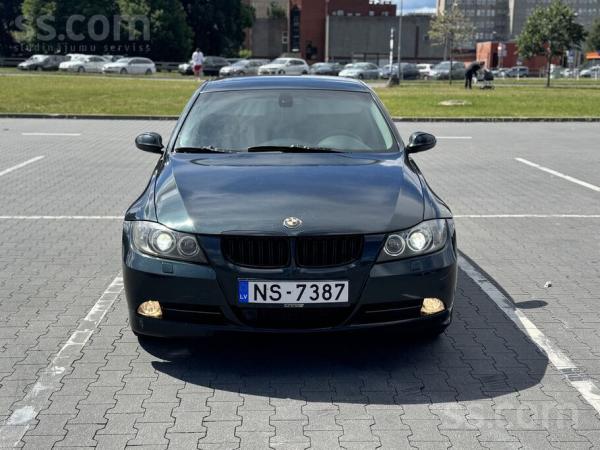 Green BMW 330 2005 in Riga, with an engine capacity of 3.00 L and mileage of 396 thousand km for 3750 €, photo 2 on AUTOMOTO.COM.LV