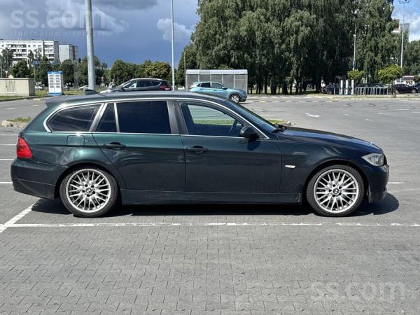 Green BMW 330 2005 in Riga, with an engine capacity of 3.00 L and mileage of 396 thousand km for 3750 €, photo 4 on AUTOMOTO.COM.LV