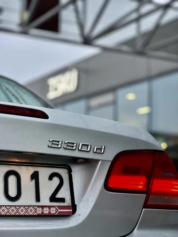 Grey BMW 330 2007 in Riga, with an engine capacity of 3.00 L and mileage of 440 thousand km for 6500 €, photo 2 on AUTOMOTO.COM.LV