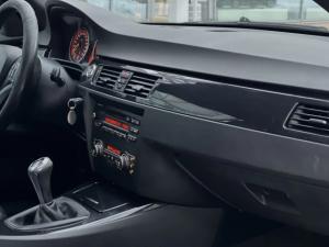 Grey BMW 330 2007 in Riga, with an engine capacity of 3.00 L and mileage of 440 thousand km for 6500 €, photo 11 on AUTOMOTO.COM.LV