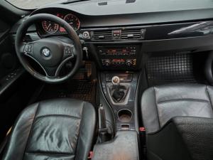 Grey BMW 330 2007 in Riga, with an engine capacity of 3.00 L and mileage of 440 thousand km for 6500 €, photo 13 on AUTOMOTO.COM.LV