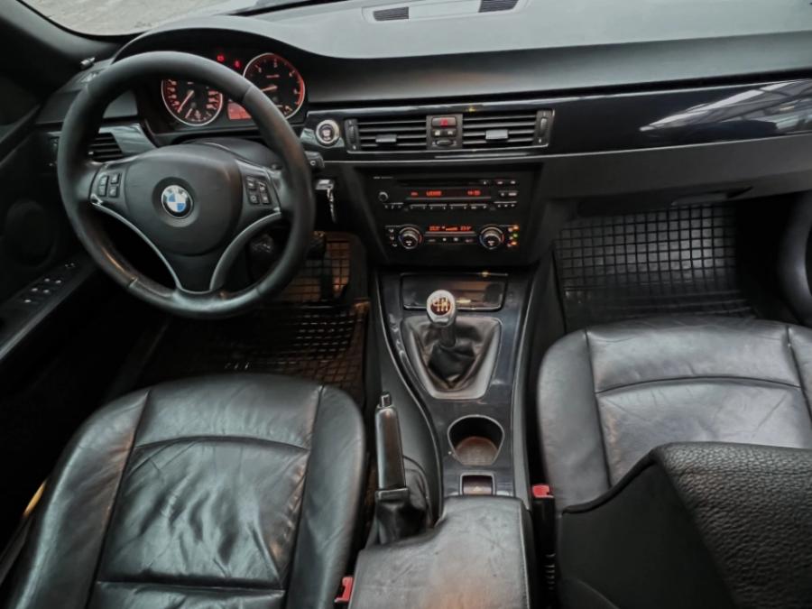 Grey BMW 330 2007 in Riga, with an engine capacity of 3.00 L and mileage of 440 thousand km for 6500 €, photo 13 on AUTOMOTO.COM.LV