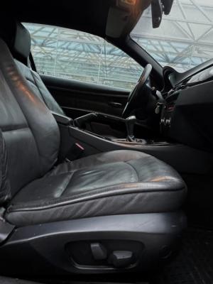 Grey BMW 330 2007 in Riga, with an engine capacity of 3.00 L and mileage of 440 thousand km for 6500 €, photo 15 on AUTOMOTO.COM.LV