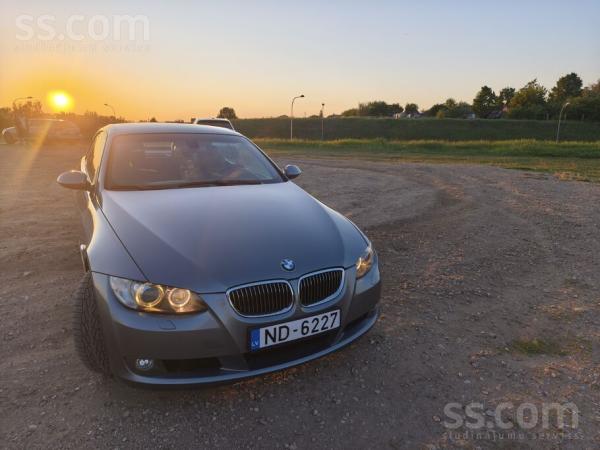 Pelēks BMW 330 2009 Daugavpils, ar dzinēja tilpumu 3.00 L un nobraukumu 220 tūkst. km par 11000 €, foto 1 vietnē AUTOMOTO.COM.LV