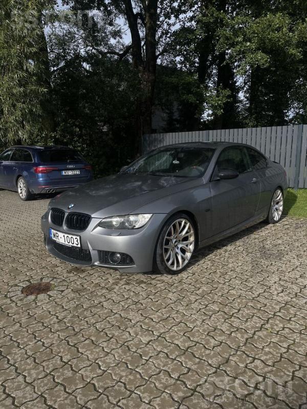 Grey BMW 330 2007 in Riga, with an engine capacity of 3.00 L and mileage of 283 thousand km for 7500 €, photo 2 on AUTOMOTO.COM.LV