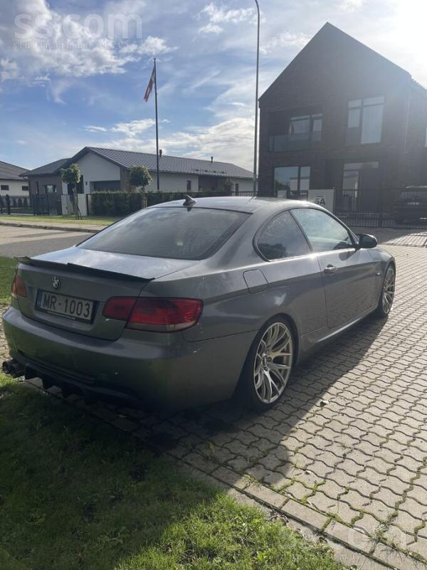 Grey BMW 330 2007 in Riga, with an engine capacity of 3.00 L and mileage of 283 thousand km for 7500 €, photo 3 on AUTOMOTO.COM.LV