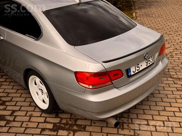 Pelēks BMW 330 2007 Jūrmala, ar dzinēja tilpumu 3.00 L un nobraukumu 203 tūkst. km par 8000 €, foto 10 vietnē AUTOMOTO.COM.LV