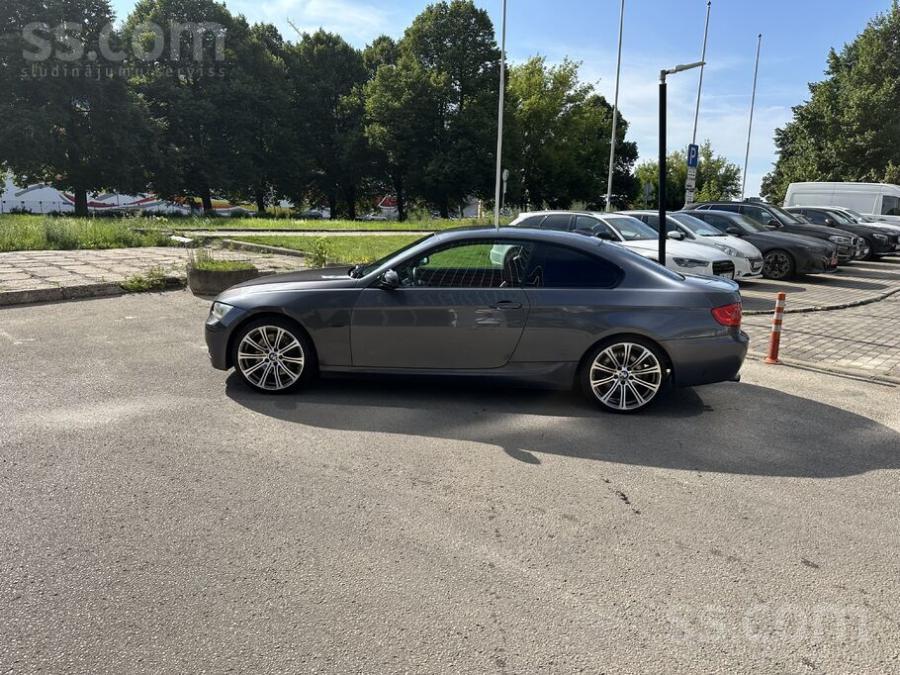 Pelēks BMW 330 2007 Rīga, ar dzinēja tilpumu 3.00 L un nobraukumu 405 tūkst. km par 7500 €, foto 3 vietnē AUTOMOTO.COM.LV