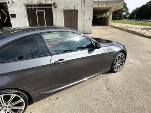 Pelēks BMW 330 2007 Rīga, ar dzinēja tilpumu 3.00 L un nobraukumu 405 tūkst. km par 7500 €, foto 5 vietnē AUTOMOTO.COM.LV