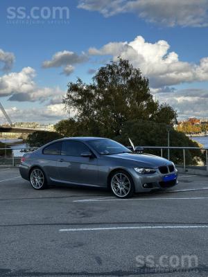 Pelēks BMW 330 2007 Rīga, ar dzinēja tilpumu 3.00 L un nobraukumu 235 tūkst. km par 8200 €, foto 3 vietnē AUTOMOTO.COM.LV