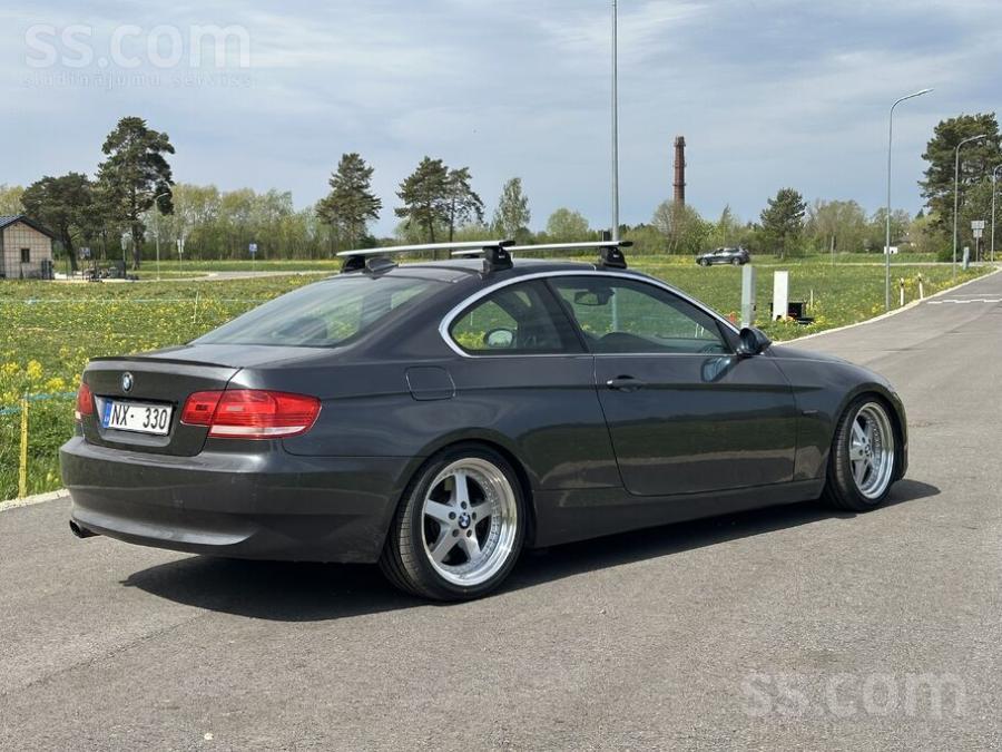 Grey BMW 330 2007 in Riga, with an engine capacity of 3.00 L and mileage of 277 thousand km for 11499 €, photo 4 on AUTOMOTO.COM.LV