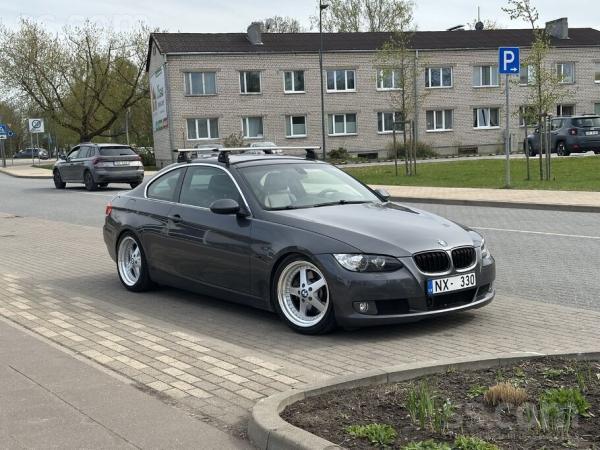 Grey BMW 330 2007 in Riga, with an engine capacity of 3.00 L and mileage of 277 thousand km for 11499 €, photo 4 on AUTOMOTO.COM.LV