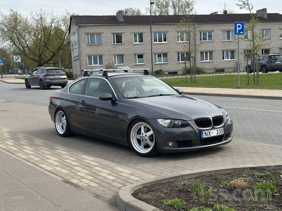 Grey BMW 330 2007 in Riga, with an engine capacity of 3.00 L and mileage of 277 thousand km for 11499 €, photo 5 on AUTOMOTO.COM.LV