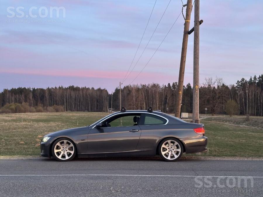 Grey BMW 330 2007 in Riga, with an engine capacity of 3.00 L and mileage of 277 thousand km for 11499 €, photo 10 on AUTOMOTO.COM.LV