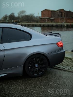 Pelēks BMW 330 2007 Liepāja, ar dzinēja tilpumu 3.00 L un nobraukumu 306 tūkst. km par 7000 €, foto 5 vietnē AUTOMOTO.COM.LV
