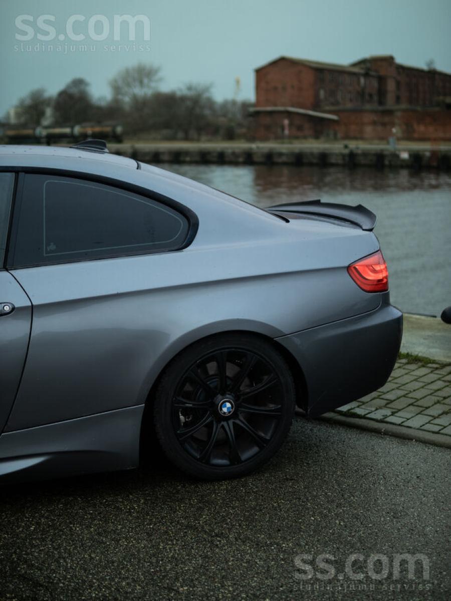 Pelēks BMW 330 2007 Liepāja, ar dzinēja tilpumu 3.00 L un nobraukumu 306 tūkst. km par 7000 €, foto 5 vietnē AUTOMOTO.COM.LV