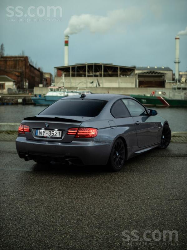 Pelēks BMW 330 2007 Liepāja, ar dzinēja tilpumu 3.00 L un nobraukumu 306 tūkst. km par 7000 €, foto 7 vietnē AUTOMOTO.COM.LV