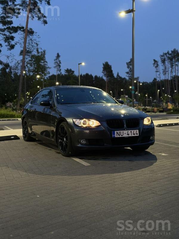 Pelēks BMW 330 2007 Jūrmala, ar dzinēja tilpumu 3.00 L un nobraukumu 337 tūkst. km par 8850 €, foto 1 vietnē AUTOMOTO.COM.LV