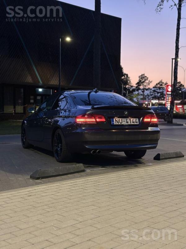 Pelēks BMW 330 2007 Jūrmala, ar dzinēja tilpumu 3.00 L un nobraukumu 337 tūkst. km par 8850 €, foto 3 vietnē AUTOMOTO.COM.LV