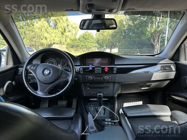 Pelēks BMW 330 2007 Jūrmala, ar dzinēja tilpumu 3.00 L un nobraukumu 337 tūkst. km par 8850 €, foto 5 vietnē AUTOMOTO.COM.LV