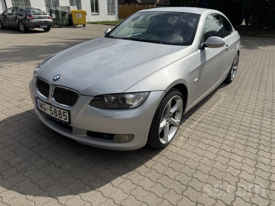 Grey BMW 330 2008 in Riga, with an engine capacity of 3.00 L and mileage of 288 thousand km for 7450 €, photo 1 on AUTOMOTO.COM.LV