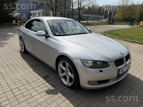 Grey BMW 330 2008 in Riga, with an engine capacity of 3.00 L and mileage of 288 thousand km for 7450 €, photo 3 on AUTOMOTO.COM.LV