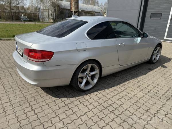 Grey BMW 330 2008 in Riga, with an engine capacity of 3.00 L and mileage of 288 thousand km for 7450 €, photo 6 on AUTOMOTO.COM.LV