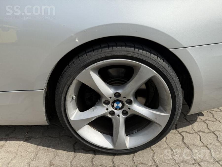 Grey BMW 330 2008 in Riga, with an engine capacity of 3.00 L and mileage of 288 thousand km for 7450 €, photo 9 on AUTOMOTO.COM.LV