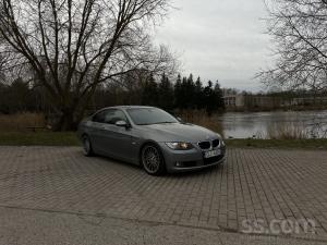 Grey BMW 330 2008 in Riga, with an engine capacity of 3.00 L and mileage of 357 thousand km for 7250 €, photo 3 on AUTOMOTO.COM.LV