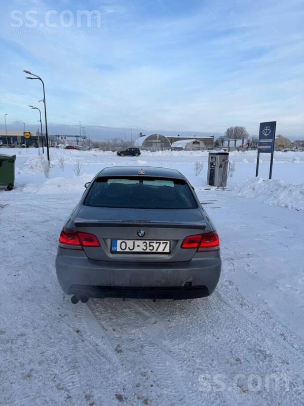 Pelēks BMW 330 2008 Rīga, ar dzinēja tilpumu 3.00 L un nobraukumu 215 tūkst. km par 6200 €, foto 3 vietnē AUTOMOTO.COM.LV