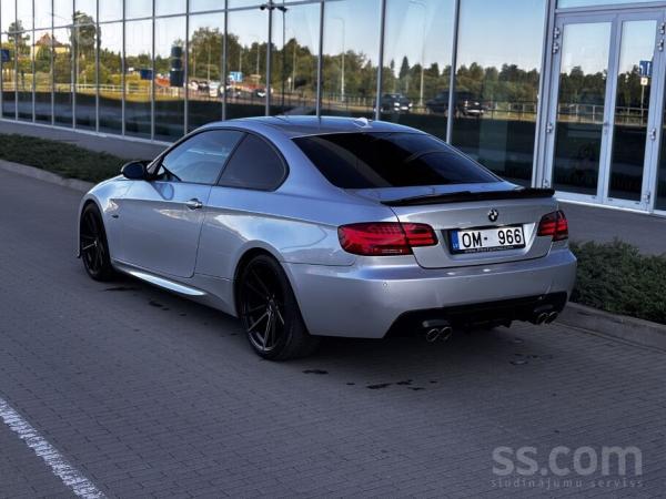 Pelēks BMW 330 2008 Rēzekne, ar dzinēja tilpumu 3.00 L un nobraukumu 335 tūkst. km par 10000 €, foto 4 vietnē AUTOMOTO.COM.LV