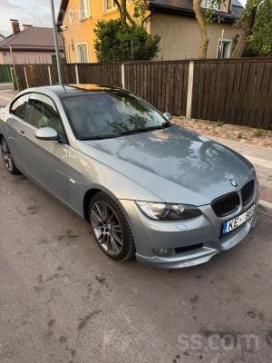 Pelēks BMW 330 2008 Liepāja, ar dzinēja tilpumu 3.00 L un nobraukumu 203 tūkst. km par 6600 €, foto  vietnē AUTOMOTO.COM.LV