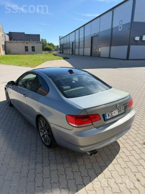Pelēks BMW 330 2008 Liepāja, ar dzinēja tilpumu 3.00 L un nobraukumu 203 tūkst. km par 6600 €, foto 5 vietnē AUTOMOTO.COM.LV