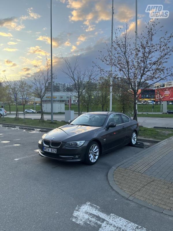 Pelēks BMW 330 2010 Viļņa, ar dzinēja tilpumu 3.00 L un nobraukumu 222 tūkst. km par 9000 €, foto 1 vietnē AUTOMOTO.COM.LV