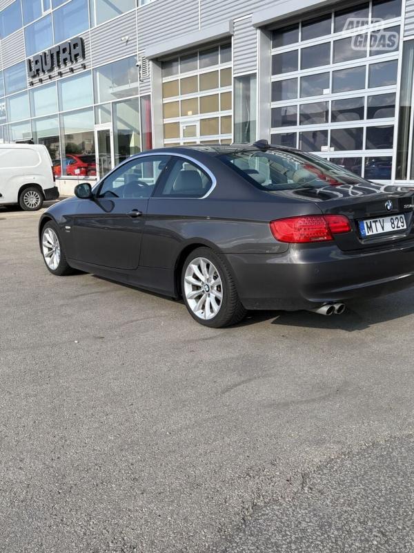 Pelēks BMW 330 2010 Viļņa, ar dzinēja tilpumu 3.00 L un nobraukumu 222 tūkst. km par 9000 €, foto 3 vietnē AUTOMOTO.COM.LV