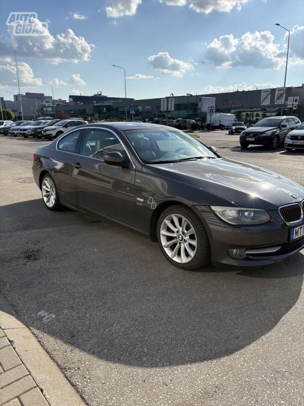Pelēks BMW 330 2010 Viļņa, ar dzinēja tilpumu 3.00 L un nobraukumu 222 tūkst. km par 9000 €, foto 4 vietnē AUTOMOTO.COM.LV