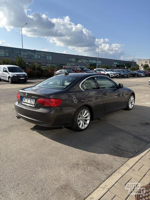 Pelēks BMW 330 2010 Viļņa, ar dzinēja tilpumu 3.00 L un nobraukumu 222 tūkst. km par 9000 €, foto 5 vietnē AUTOMOTO.COM.LV