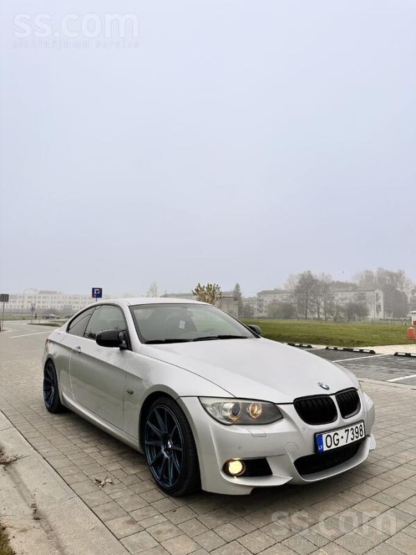 Grey BMW 330 2012 in Riga, with an engine capacity of 3.00 L and mileage of 390 thousand km for 10700 €, photo 1 on AUTOMOTO.COM.LV