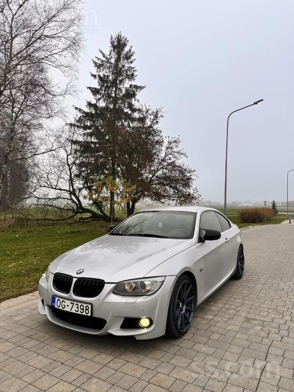 Grey BMW 330 2012 in Riga, with an engine capacity of 3.00 L and mileage of 390 thousand km for 10700 €, photo 2 on AUTOMOTO.COM.LV