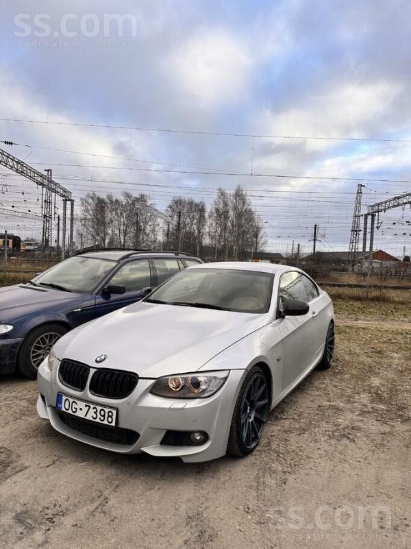 Grey BMW 330 2012 in Riga, with an engine capacity of 3.00 L and mileage of 390 thousand km for 10700 €, photo 4 on AUTOMOTO.COM.LV
