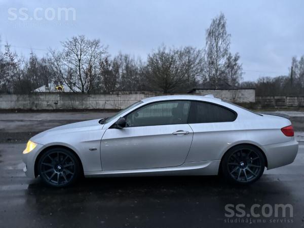 Grey BMW 330 2012 in Riga, with an engine capacity of 3.00 L and mileage of 390 thousand km for 10700 €, photo 5 on AUTOMOTO.COM.LV