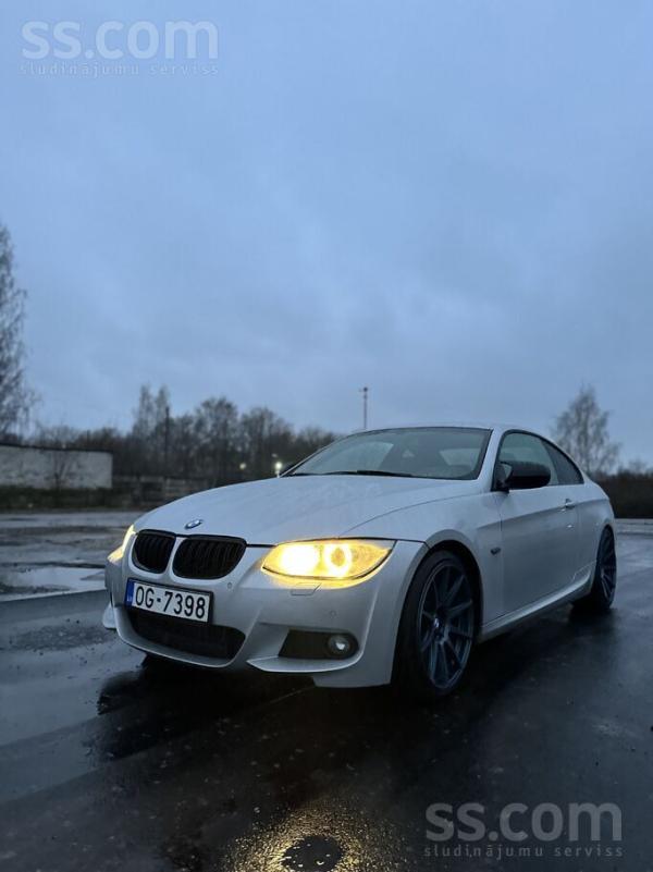 Grey BMW 330 2012 in Riga, with an engine capacity of 3.00 L and mileage of 390 thousand km for 10700 €, photo 6 on AUTOMOTO.COM.LV