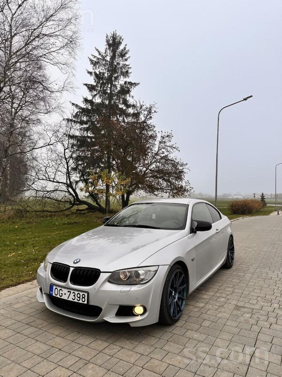 Grey BMW 330 2012 in Riga, with an engine capacity of 3.00 L and mileage of 390 thousand km for 9900 €, photo 3 on AUTOMOTO.COM.LV