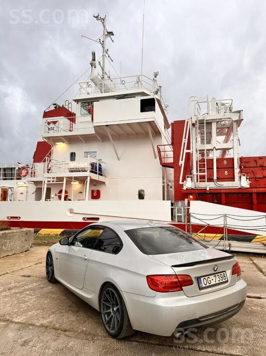 Grey BMW 330 2012 in Riga, with an engine capacity of 3.00 L and mileage of 390 thousand km for 9900 €, photo 4 on AUTOMOTO.COM.LV