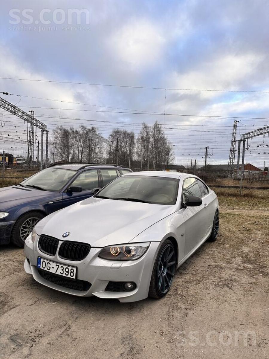Grey BMW 330 2012 in Riga, with an engine capacity of 3.00 L and mileage of 390 thousand km for 9900 €, photo 5 on AUTOMOTO.COM.LV
