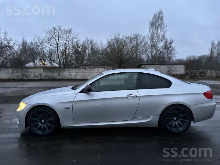 Grey BMW 330 2012 in Riga, with an engine capacity of 3.00 L and mileage of 390 thousand km for 9900 €, photo 6 on AUTOMOTO.COM.LV