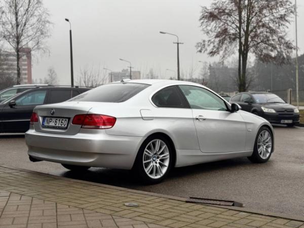 Grey BMW 330 2007 in Riga, with an engine capacity of 3.00 L and mileage of 276 thousand km for 7950 €, photo 5 on AUTOMOTO.COM.LV